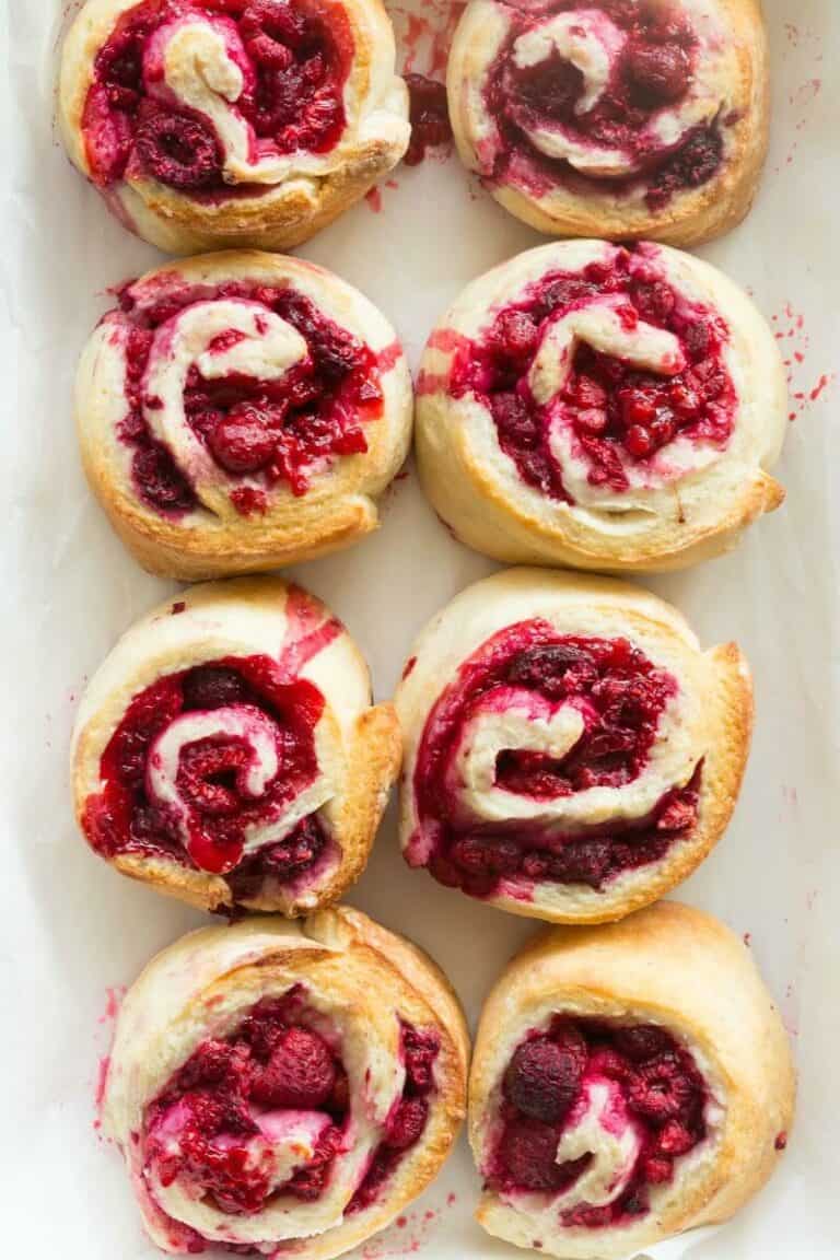 Raspberry Cinnamon Rolls {No Yeast} - The Big Man's World