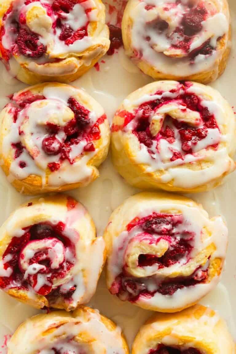 Raspberry Cinnamon Rolls {No Yeast} - The Big Man's World