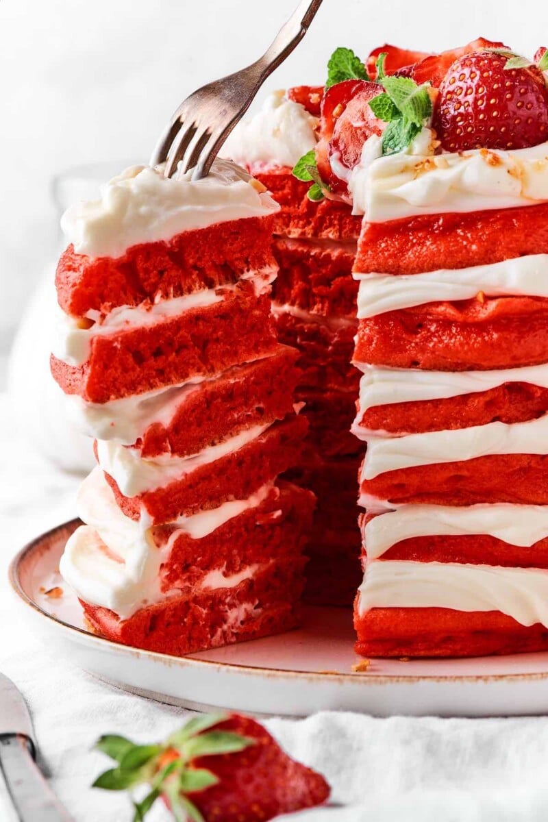 Red Velvet Pancakes {Thick & Fluffy} - The Big Man's World