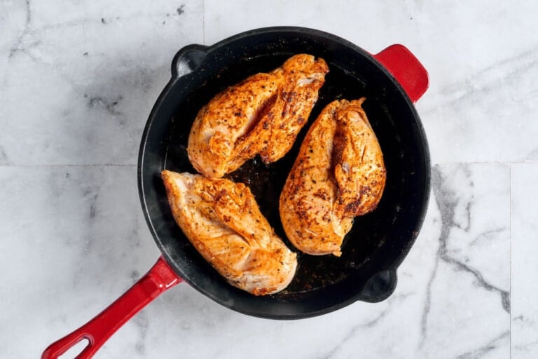 Cast Iron Chicken Breast (Juicy, Moist, And Ready In 10 Minutes!)