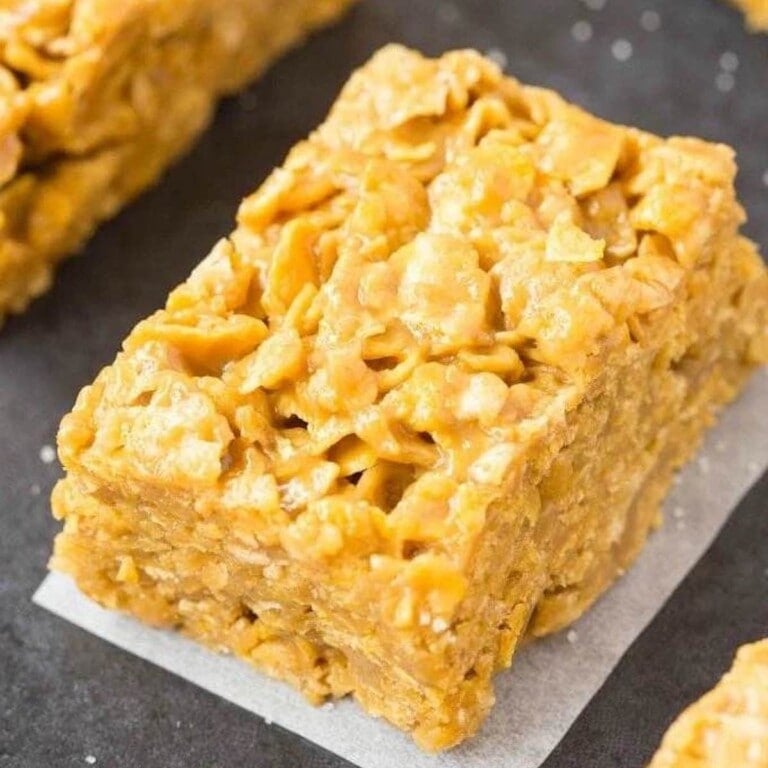 Peanut Butter Cornflake Bars {3 ingredients} - The Big Man's World
