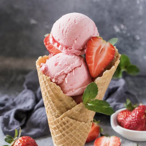 Strawberry Ice Cream Recipe {3 Ingredients} - The Big Man's World
