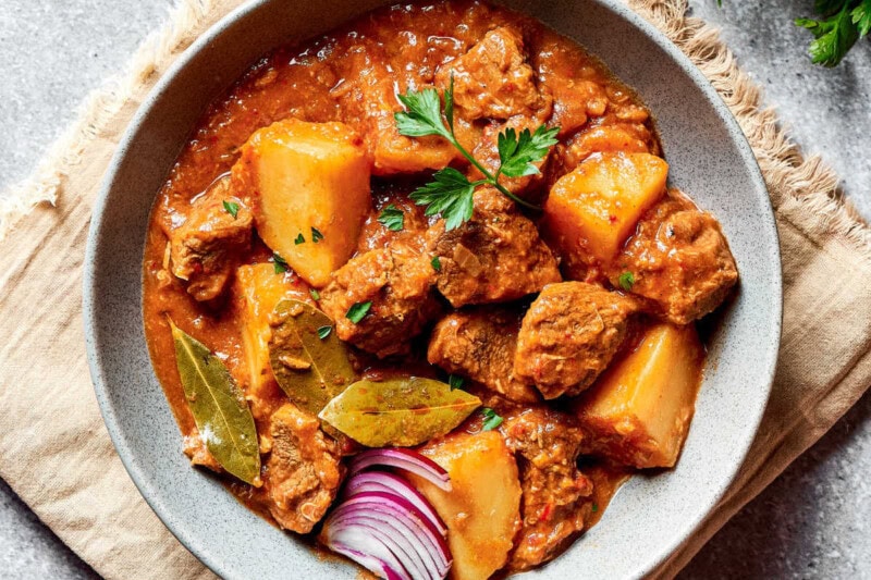 Lamb Vindaloo {Restaurant Style} - The Big Man's World