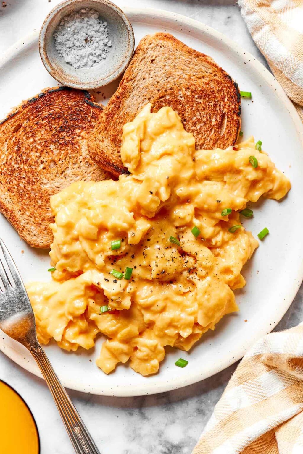 Microwave Scrambled Eggs {2 Minutes} - The Big Man's World