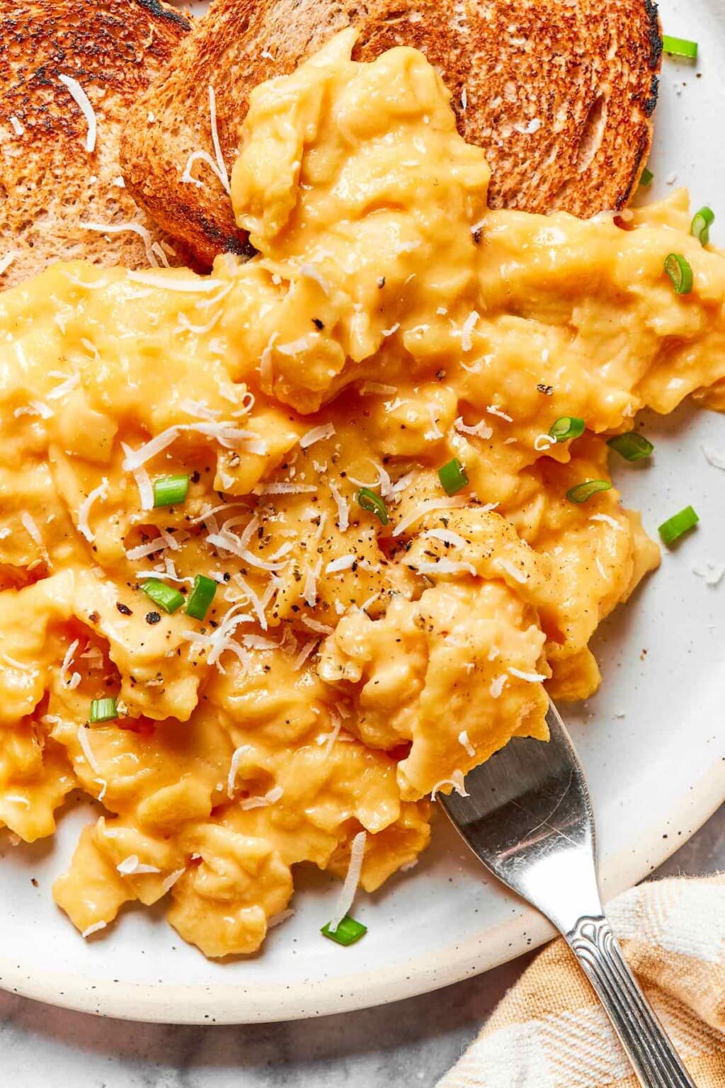 Microwave Scrambled Eggs {2 Minutes} - The Big Man's World